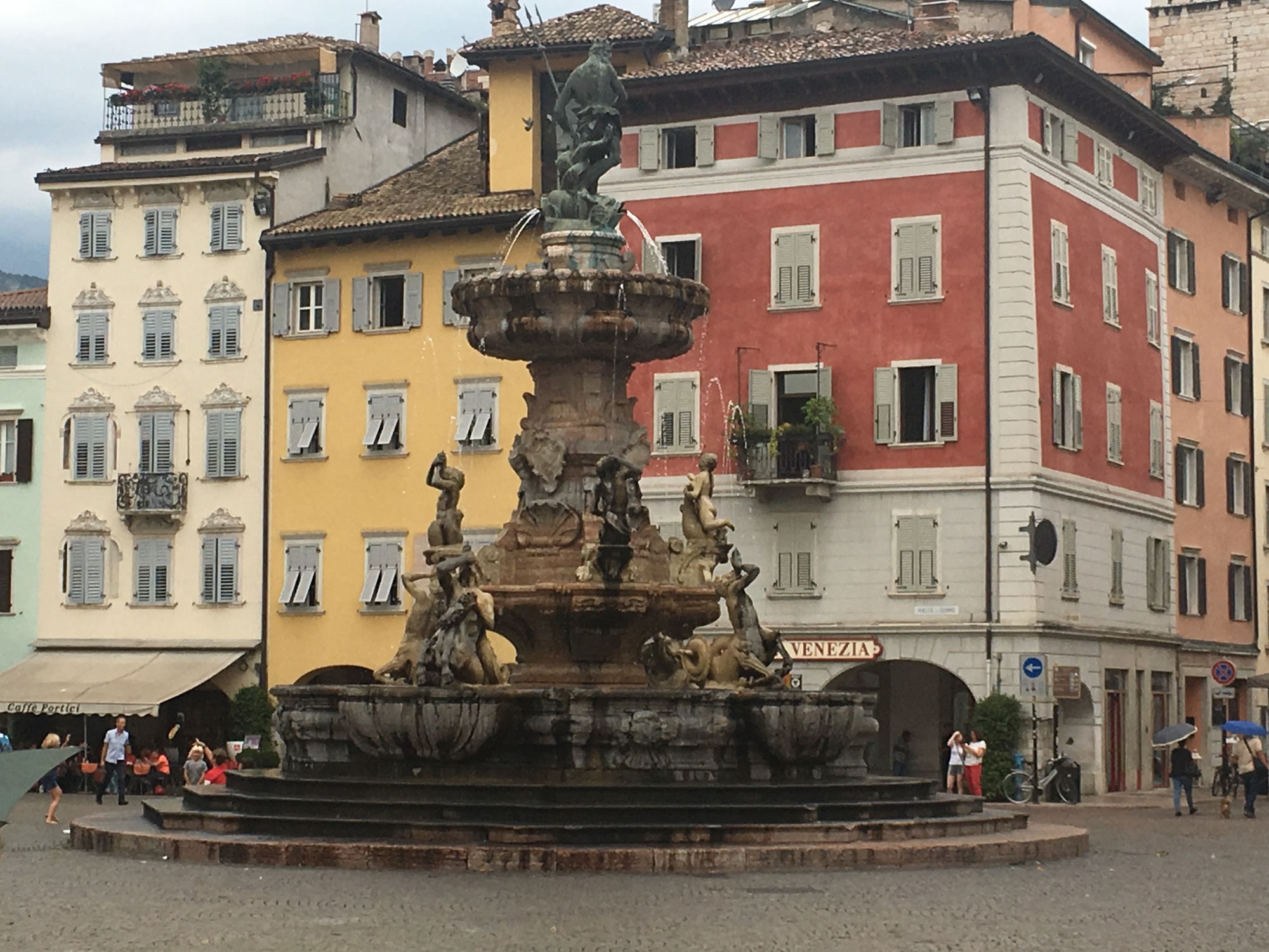 Trient - Piazza del Duomo - Fontana del Nettuno | Trentino | Pictures ...